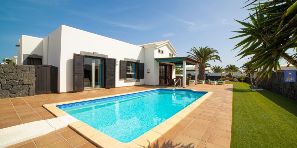 SBHV205 Jenny – Playa Blanca with Private Pool and Air Conditioning ...
