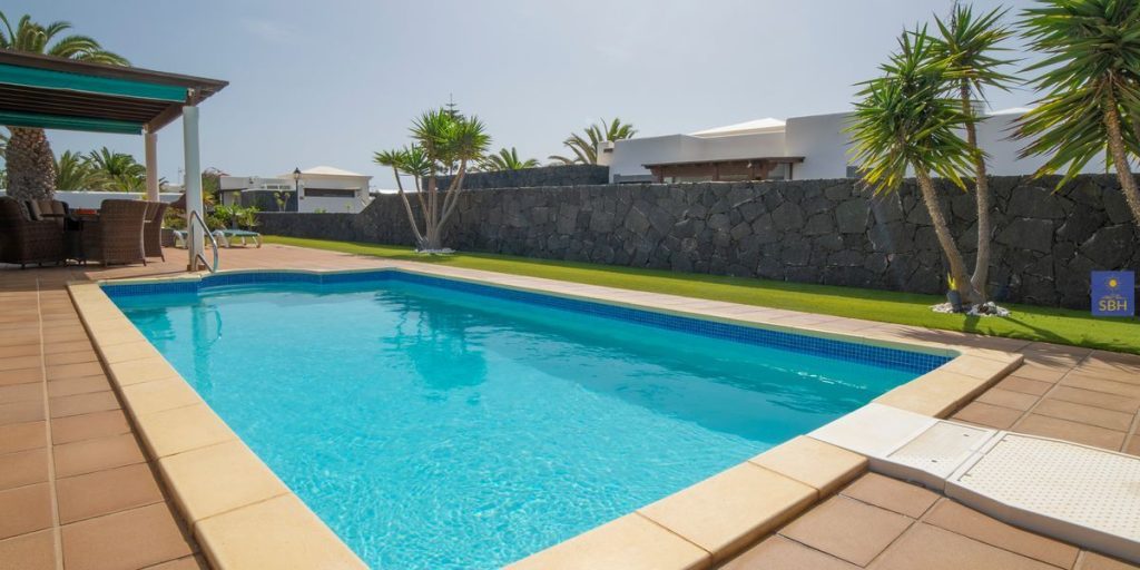 SBHV205 Jenny – Playa Blanca with Private Pool and Air Conditioning ...