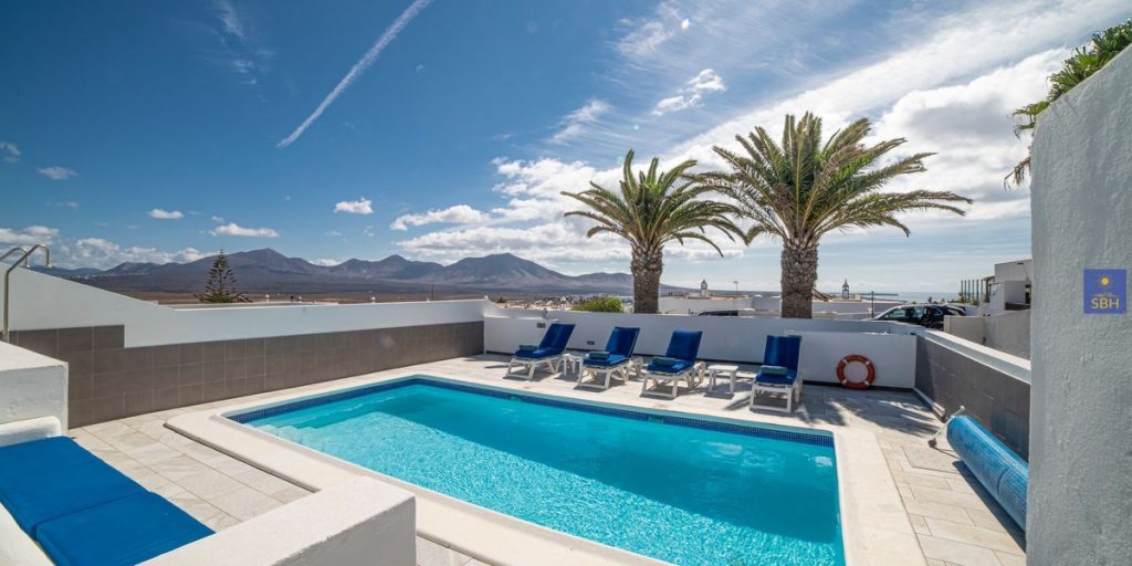 SBHV404 Joelle – Playa Blanca with Fantastic Views with Air Con – Sun ...