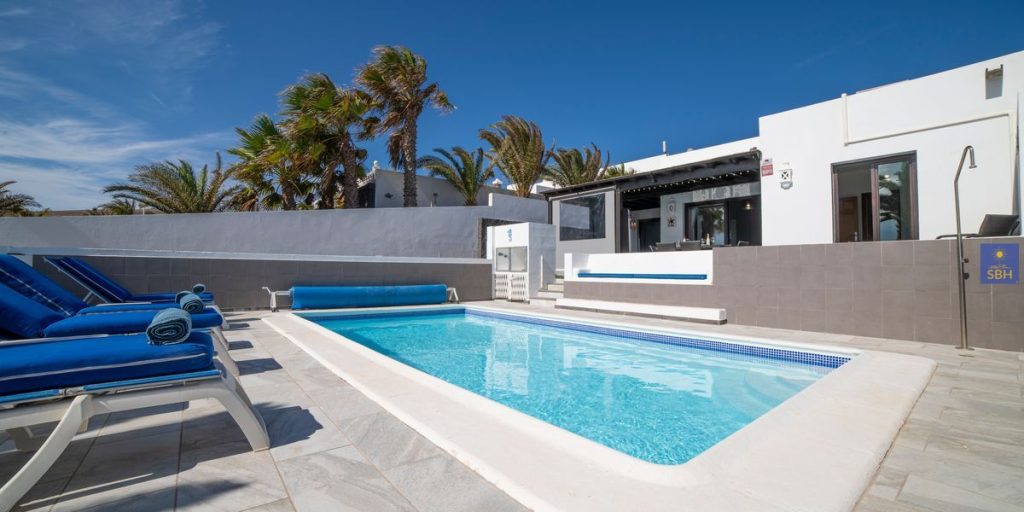 SBHV404 Joelle – Playa Blanca with Fantastic Views with Air Con – Sun ...